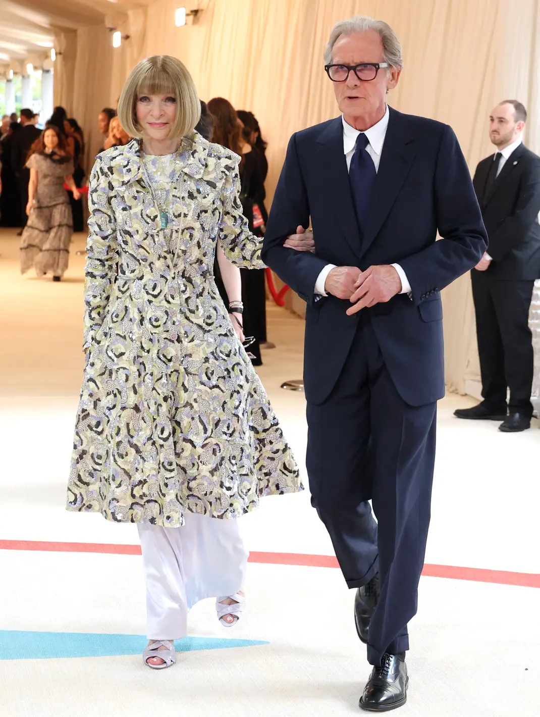 Debut Anna Wintour dan Bill Nighy Sebagai Sejoli di Karpet Merah Met ...