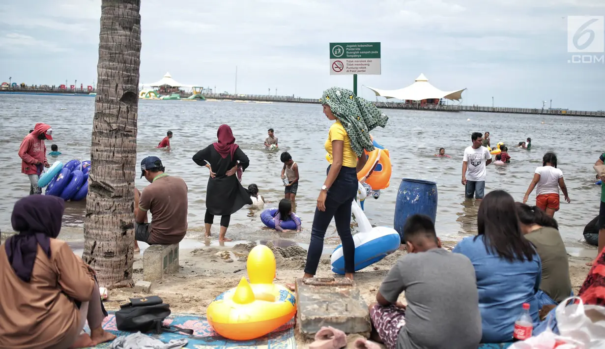 FOTO: Libur Natal 2018, Pantai Ancol Sepi Pengunjung - Foto Liputan6.com