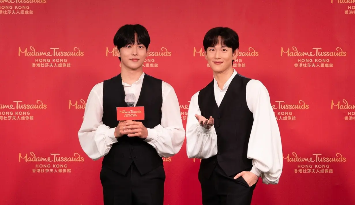 Im Siwan Pose dengan Patung Lilinnya di Madame Tussauds, Mirip Banget ...
