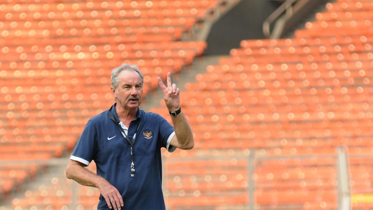 Alfred Riedl Tiba di Makassar - Bola Liputan6.com