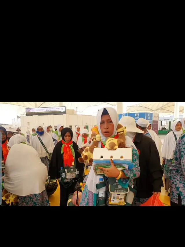 Boneka hingga Kain Kafan, Barang Bawaan Jemaah Haji Pulang ke Tanah Air ...