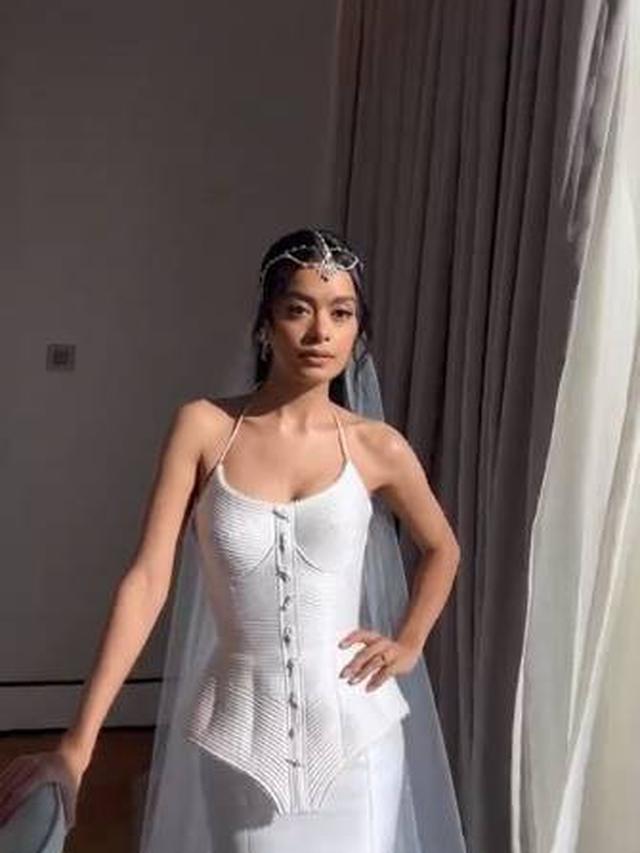 6 Potret Eva Celia di Hari Pernikahannya, Tampil Menawan dengan Gaun ...