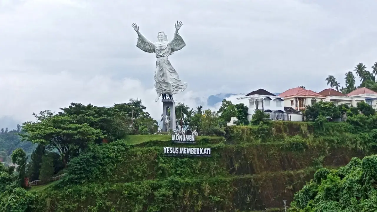 Patung Yesus Tertinggi di Dunia Ternyata Ada di Indonesia, Capai 61 ...