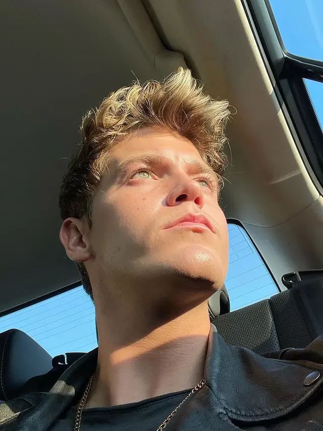 6 Fakta Jamie Miller, Penyanyi Lagu Here's Your Perfect yang Telah ...