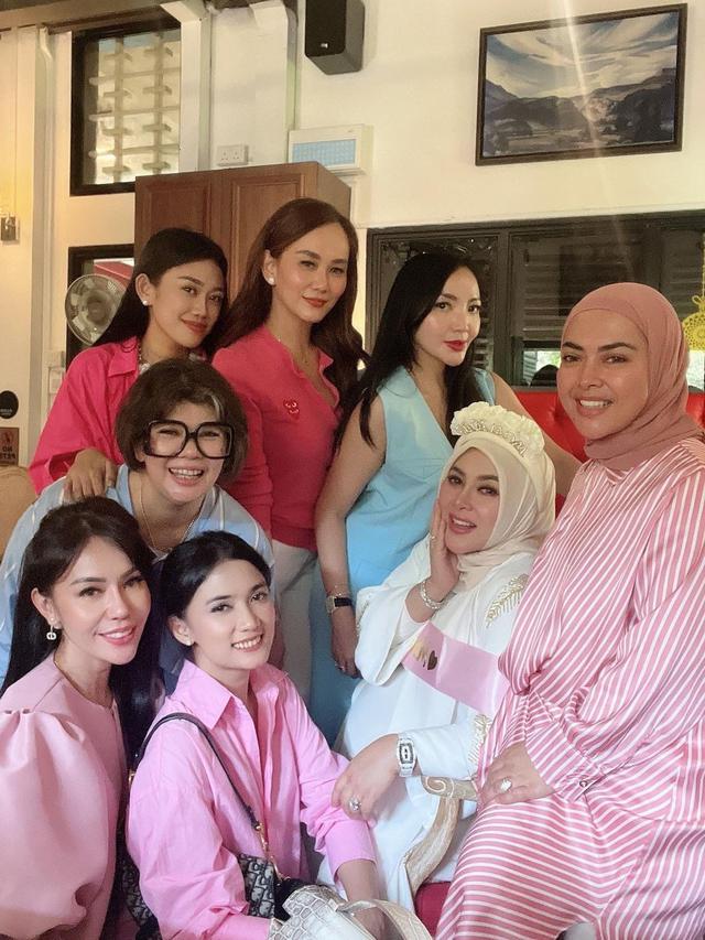 6 Potret Kedekatan Syahrini dan Oline Mendeng 'Sitkom OB', Hadir di ...