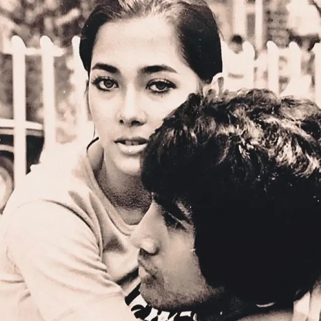 16 Tahun Kepergian Suami, Ini 6 Potret Lawas Widyawati dan Sophan Sophiaan - Hot Liputan6.com