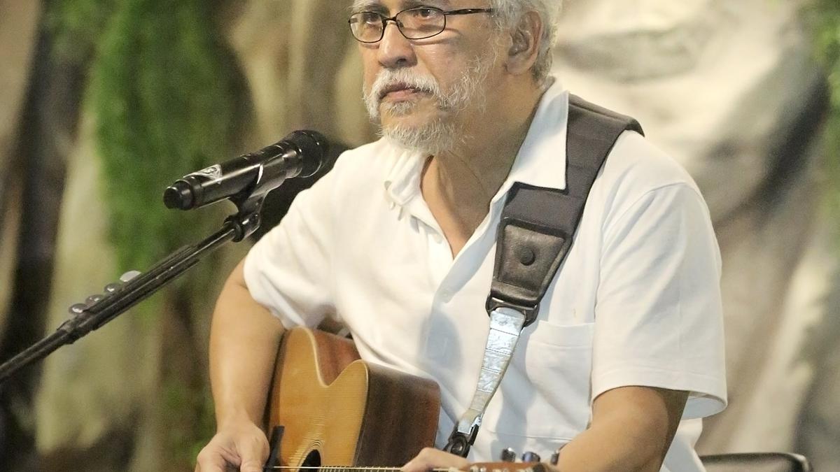 Iwan Fals Ada di Kategori Male Singer Of The Year Indonesian Music ...