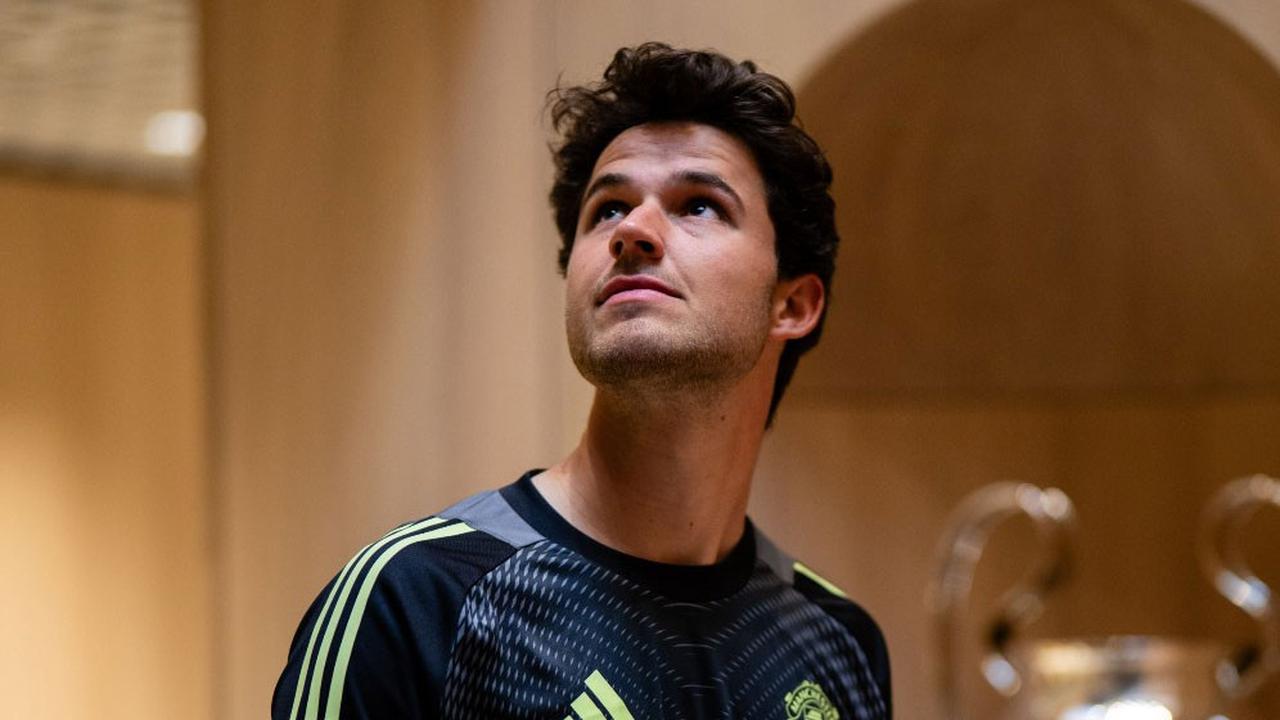 Benarkah Senne Lammens Jadi Kiper Utama MU di Musim 2025/2026?