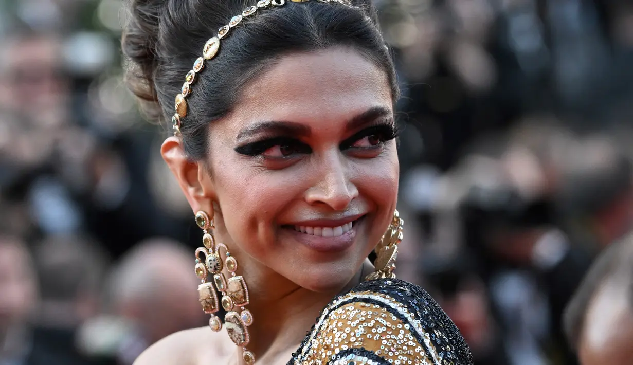 FOTO: Cantiknya Deepika Padukone di Karpet Merah Cannes - Foto Liputan6.com