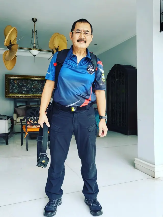 6 Potret Bambang Trihatmodjo dari Berangkat Arisan Hingga Salat Jumat ...