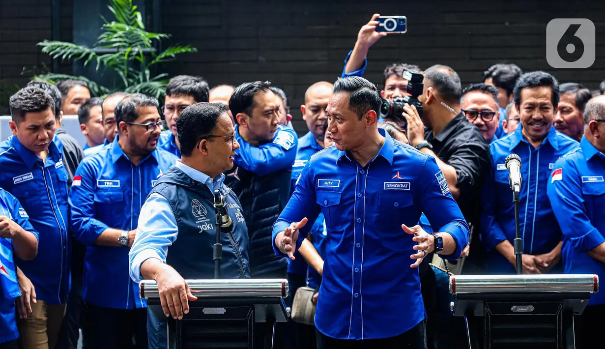 Senyum Anies Baswedan Saat Sambangi Markas Demokrat - Foto Liputan6.com