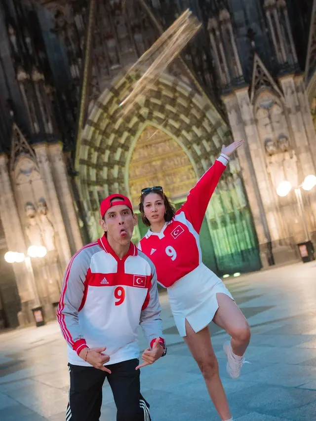 Tampil Kompak, Ini 7 Potret Andrea Dian dan Ganindra Bimo Nonton Euro ...