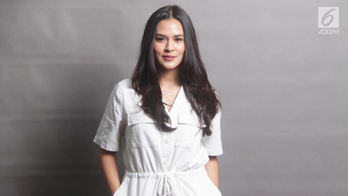 Raisa dan 4 Artis Wanita Ini Tetap Menawan dengan Busana Suami