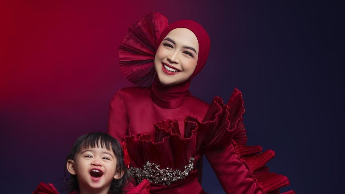 Ria Ricis Resmi Menjanda, Ini 8 Potret Sang Artis dengan Senyum Khasnya ...