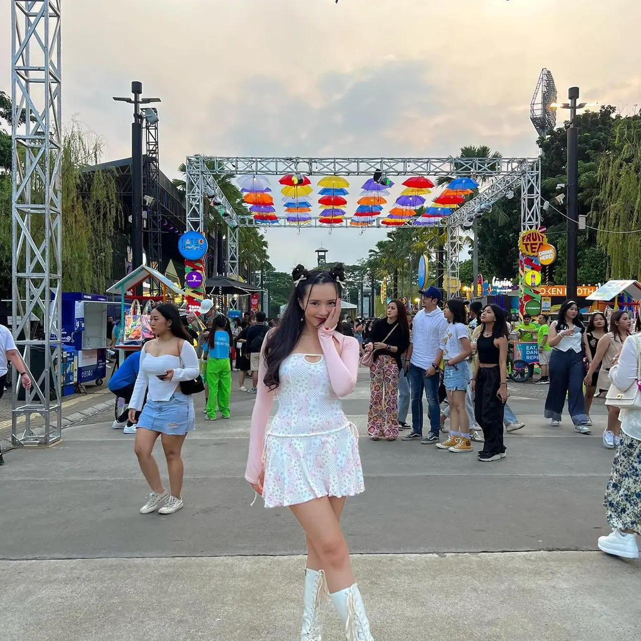 6 Potret Beby Tsabina 2 Bulan di Indonesia Pasca Lulus, Diduga Punya Pacar Baru - Hot Liputan6.com