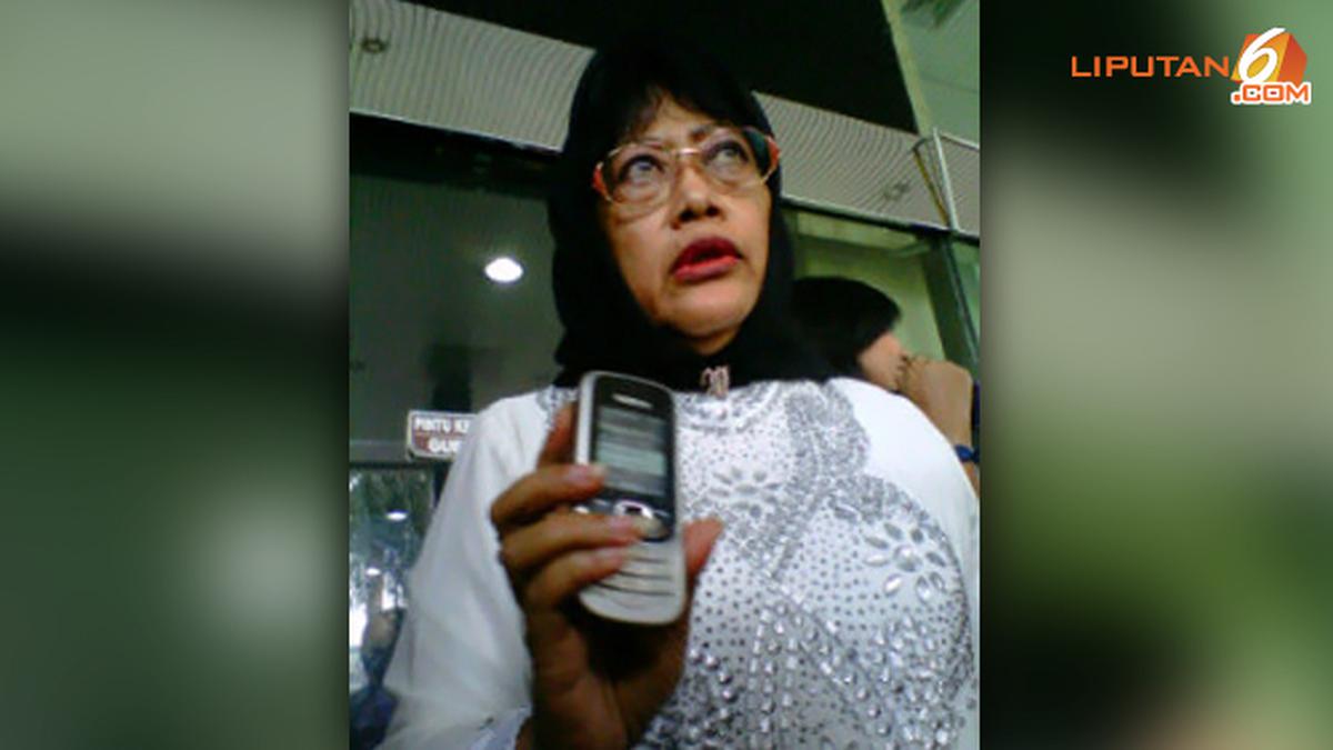Perempuan Mengaku `Bunda Putri` Datangi Gedung KPK - News Liputan6.com