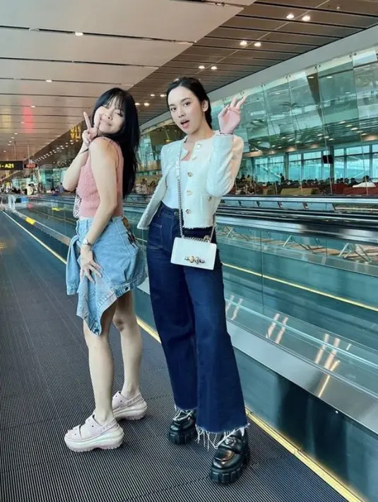 8 Tampilan Kompak Lyodra Bersama MUA Fauzia Hanum Bak Bestie, Foto ...