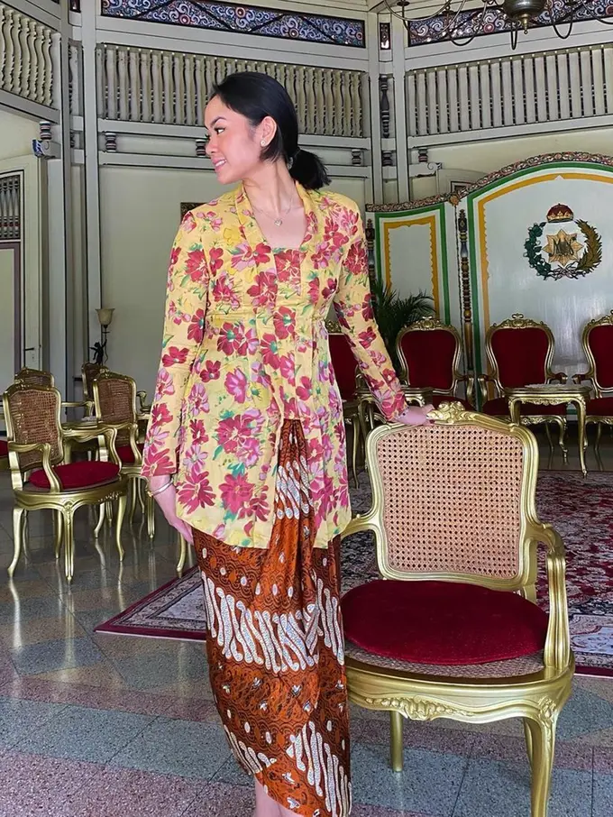 Inspirasi Kebaya Mustard Untuk Berbagai Acara, dari Rania Yamin hingga Faradina Mufti - Fashion ...