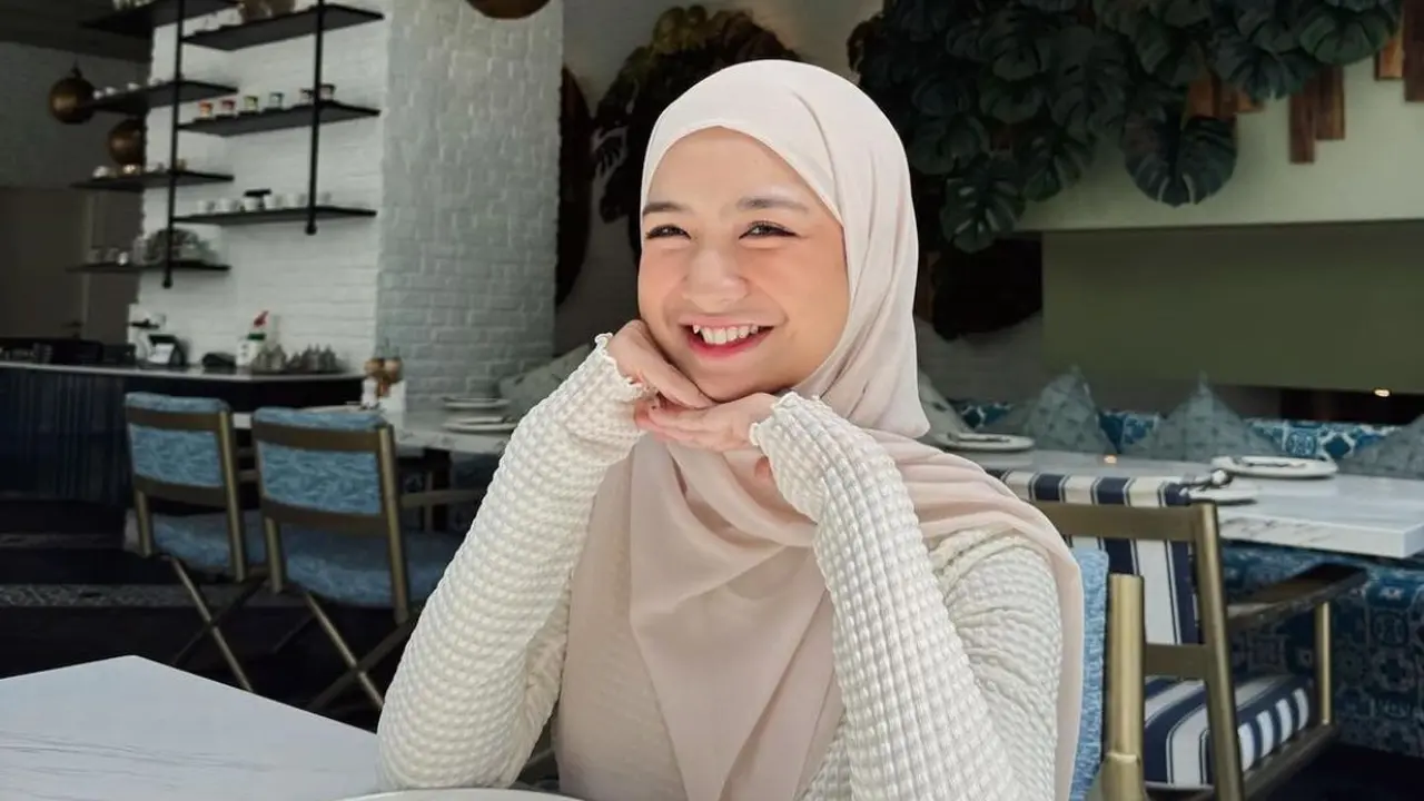 5 Rekomendasi Warna Hijab yang yang Mencerahkan Penampilan ala Nashwa ...