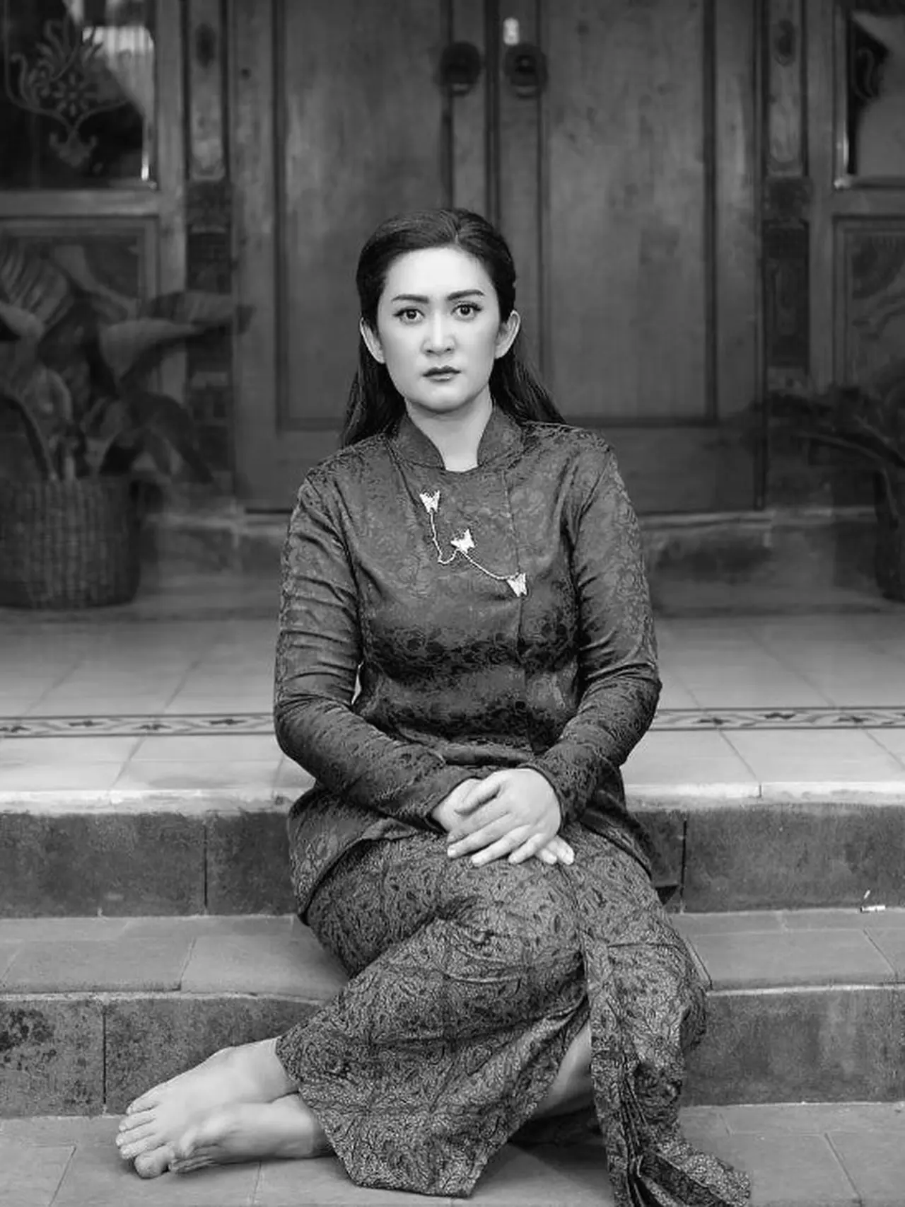 Tak Hanya Sekali, Ini 12 Momen Nafa Urbach Cantik Banget Pakai Kebaya ...