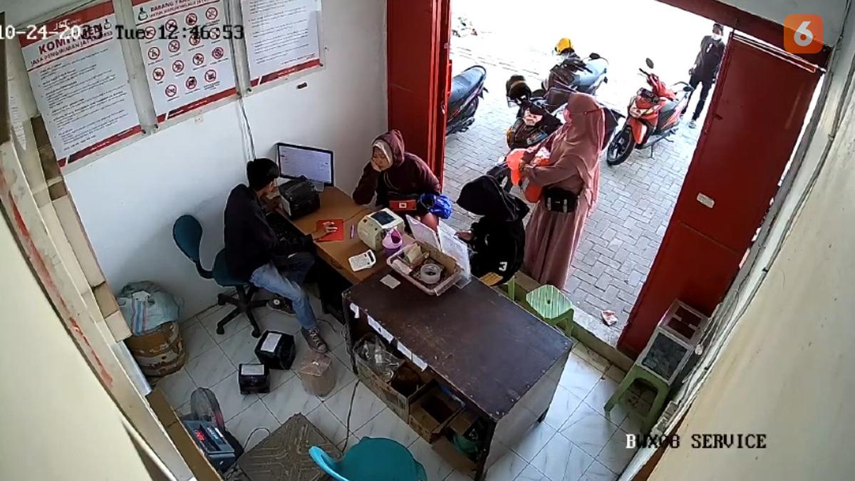 Digagalkan Emak-Emak, Pencuri Motor di Madura Acungkan Jari Tengah ...