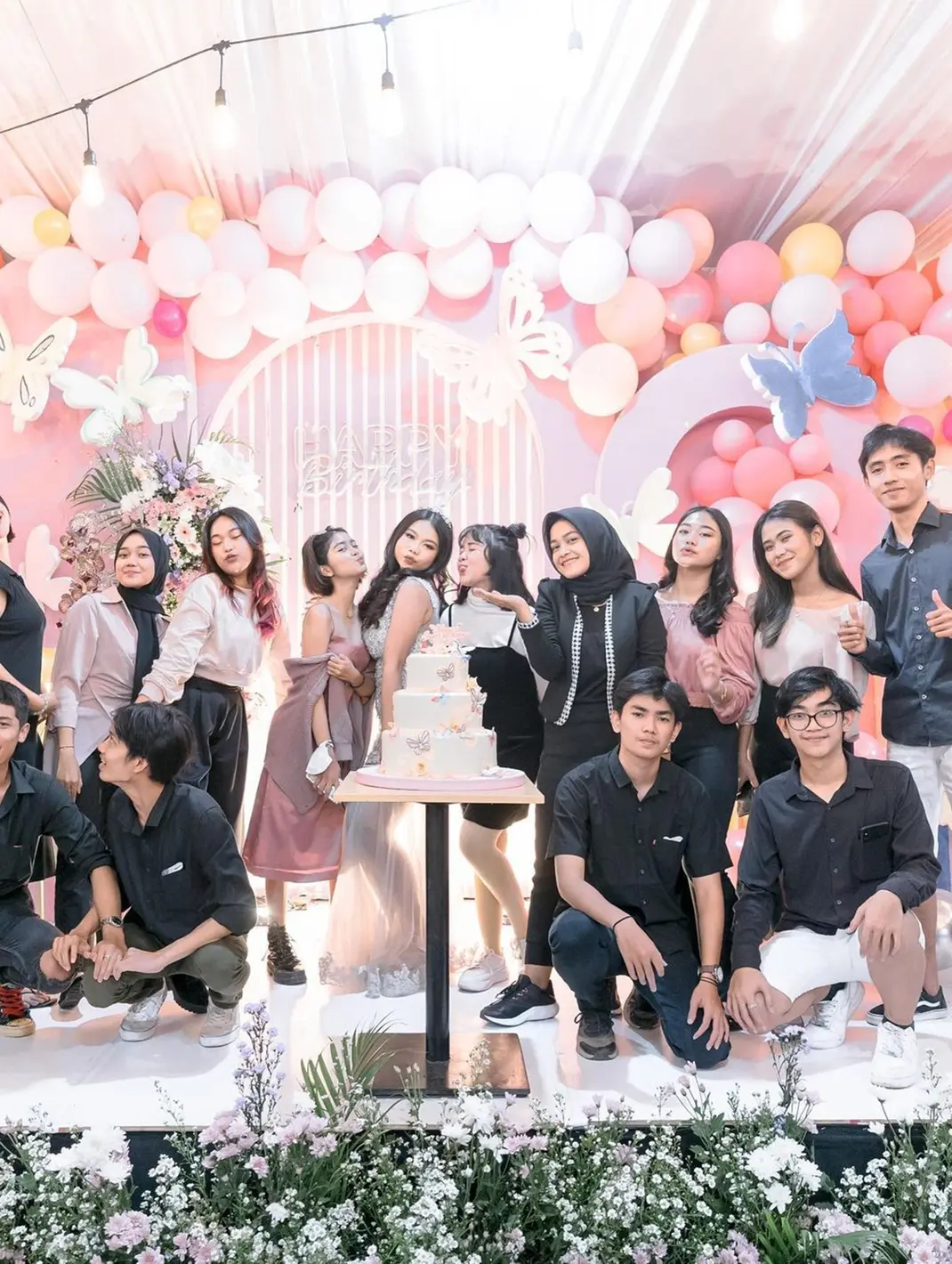 Momen Ulang Tahun Putri Vicky Prasetyo ke-17, Meriah Banget - Foto Liputan6.com