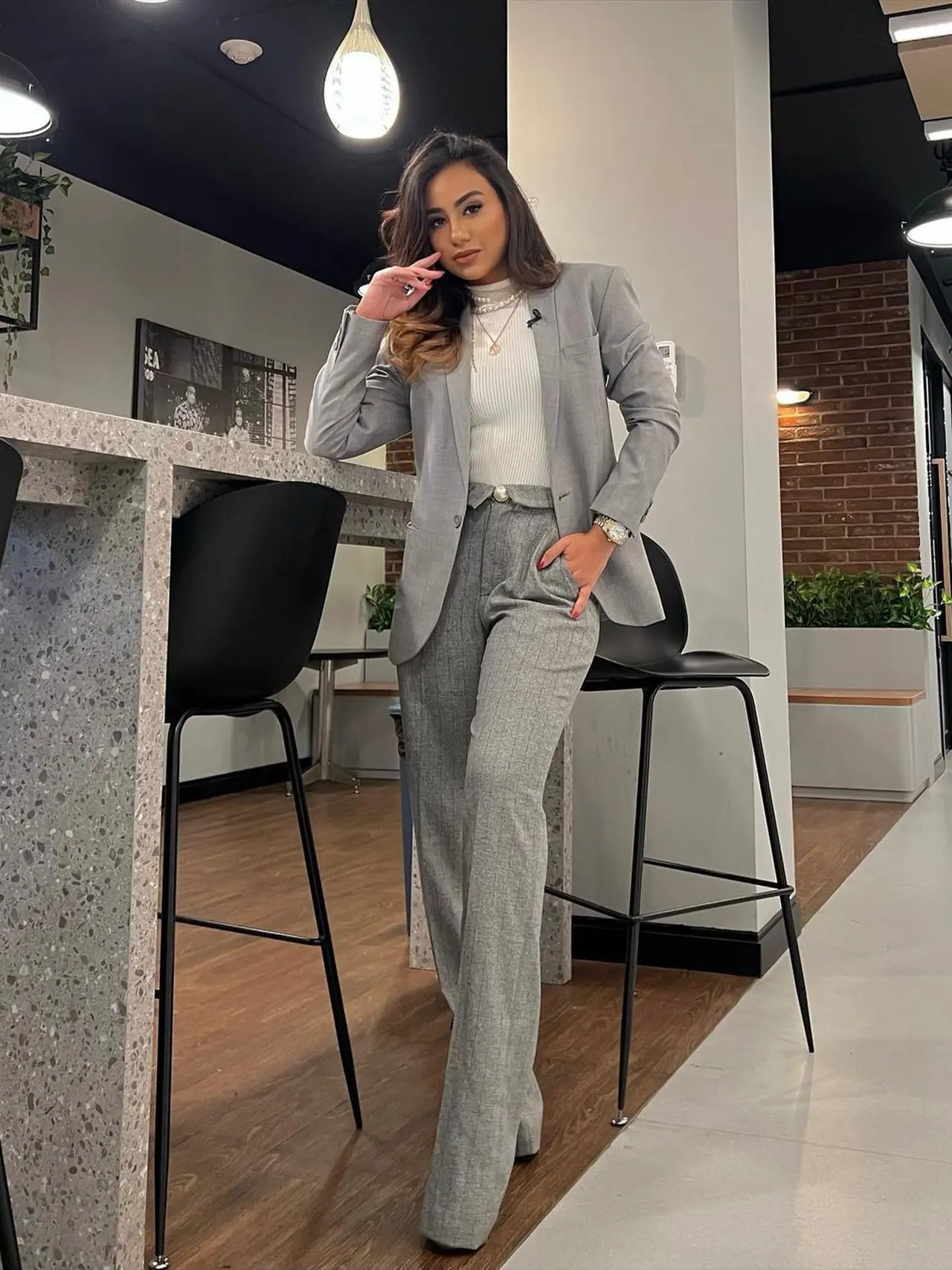 7 Potret Karina Basrewan yang Sukses Sabet Gelar Miss Earth Indonesia ...