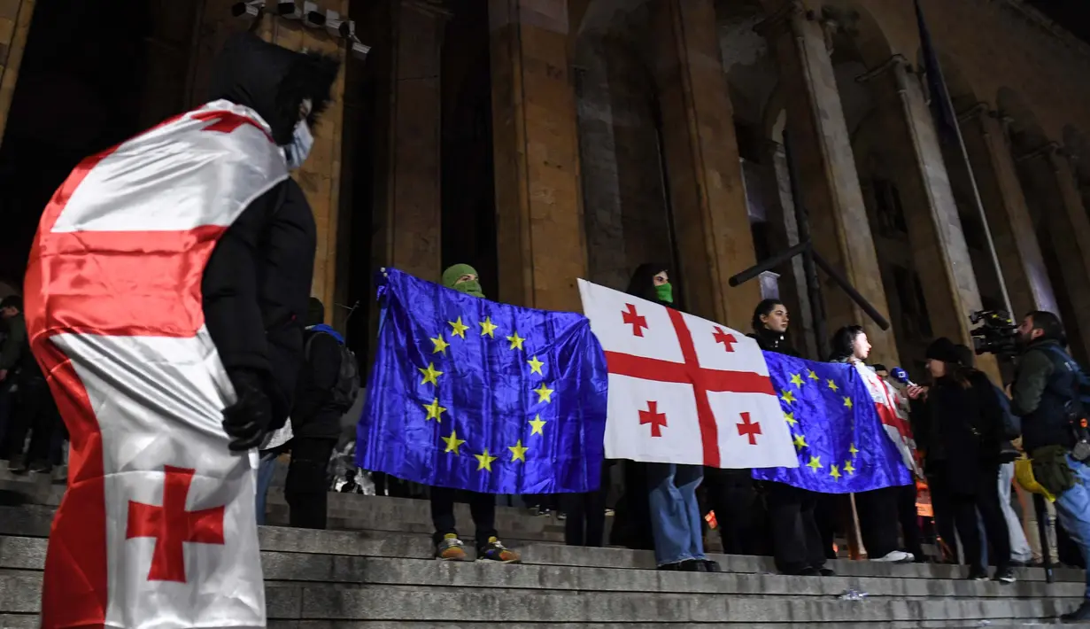 Unjuk Rasa di Georgia, 298 Orang Ditahan dan 143 Polisi Terluka - Foto ...