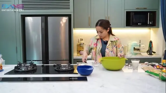 6 Rekomendasi Model Dapur Minimalis nan Estetik Rumah Artis, Bikin ...