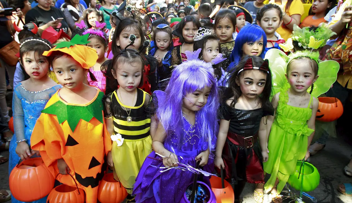 Demam Halloween, Bocah-bocah Lucu Ini Ikuti Parade di Filipina - Foto ...