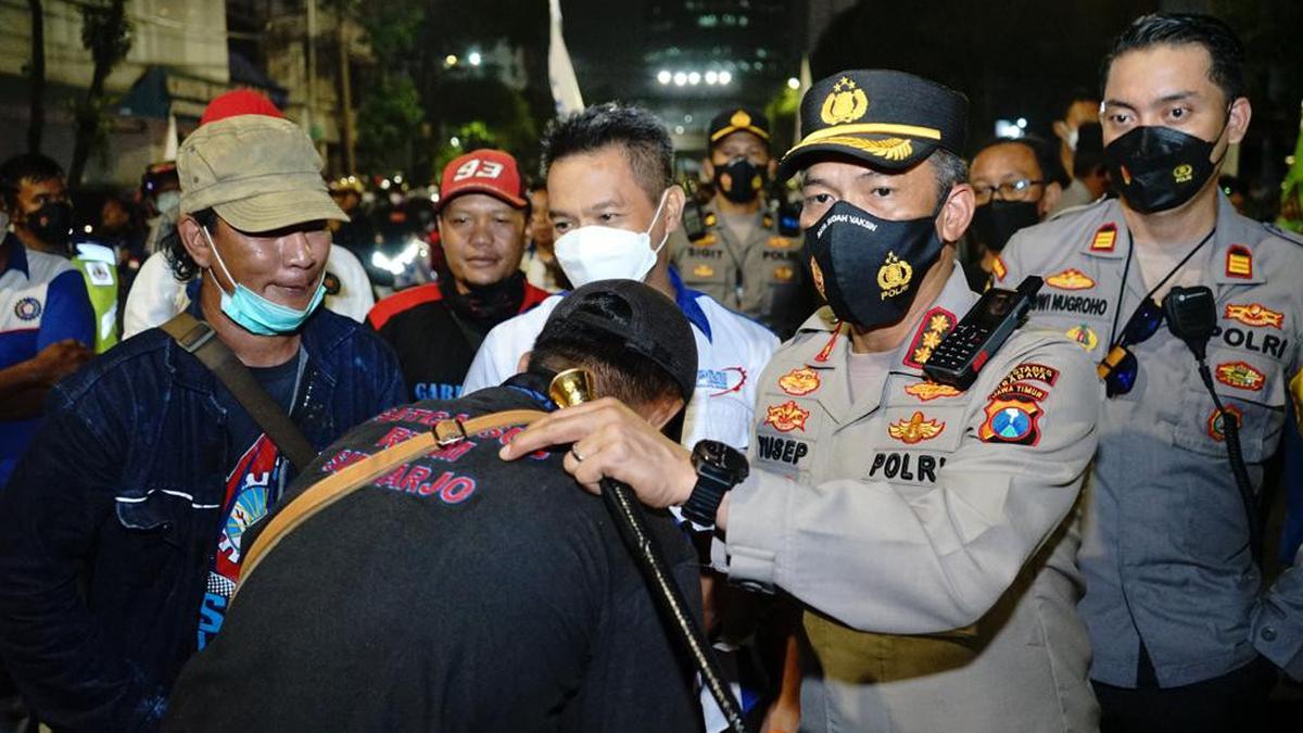 Surabaya Digeruduk Demo Buruh, Polisi: Semua Masih Bisa Dikendalikan