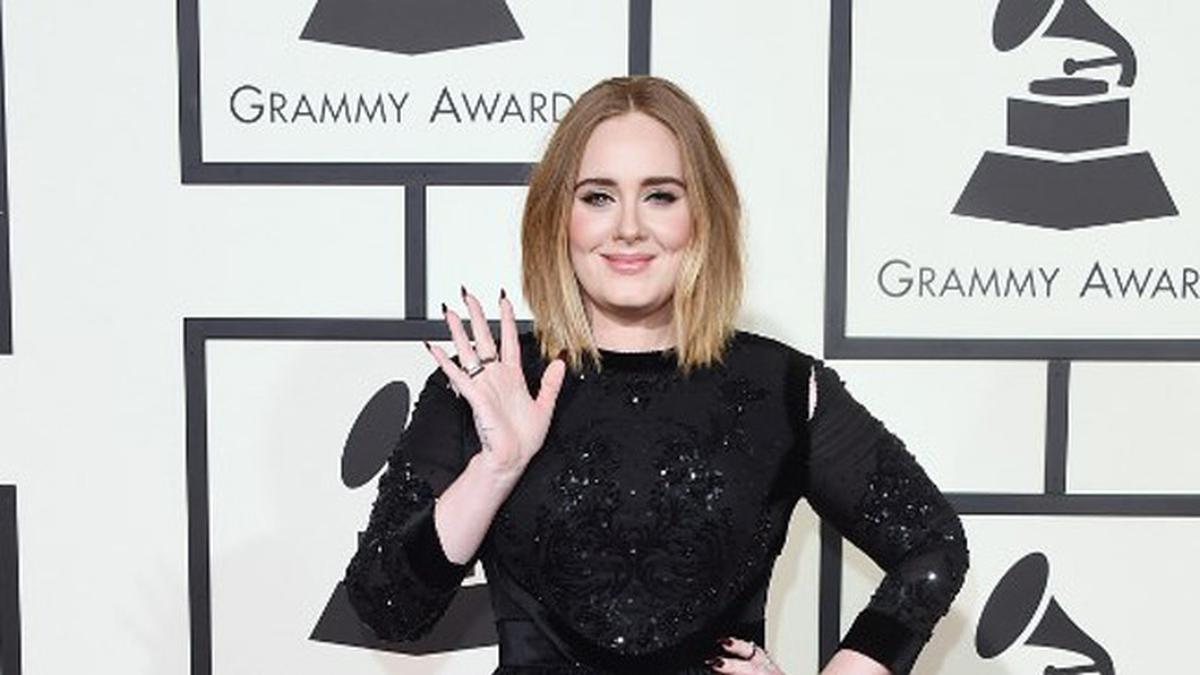 Jaga Kualitas Suara, Adele Gunakan Bahasa Isyarat - ShowBiz Liputan6.com