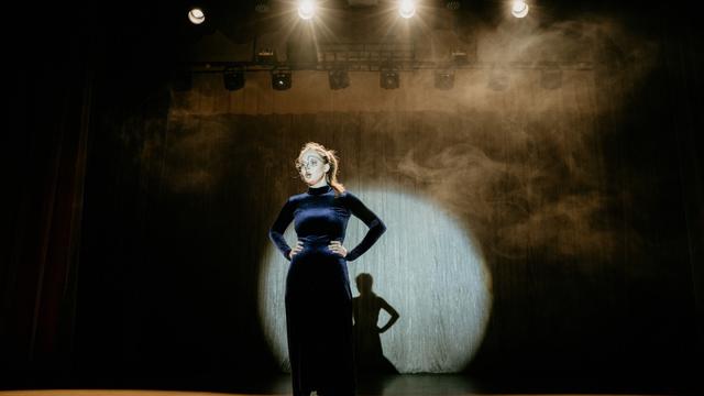 Pengertian Monolog dan Sejarah Singkatnya - Ragam Bola.com