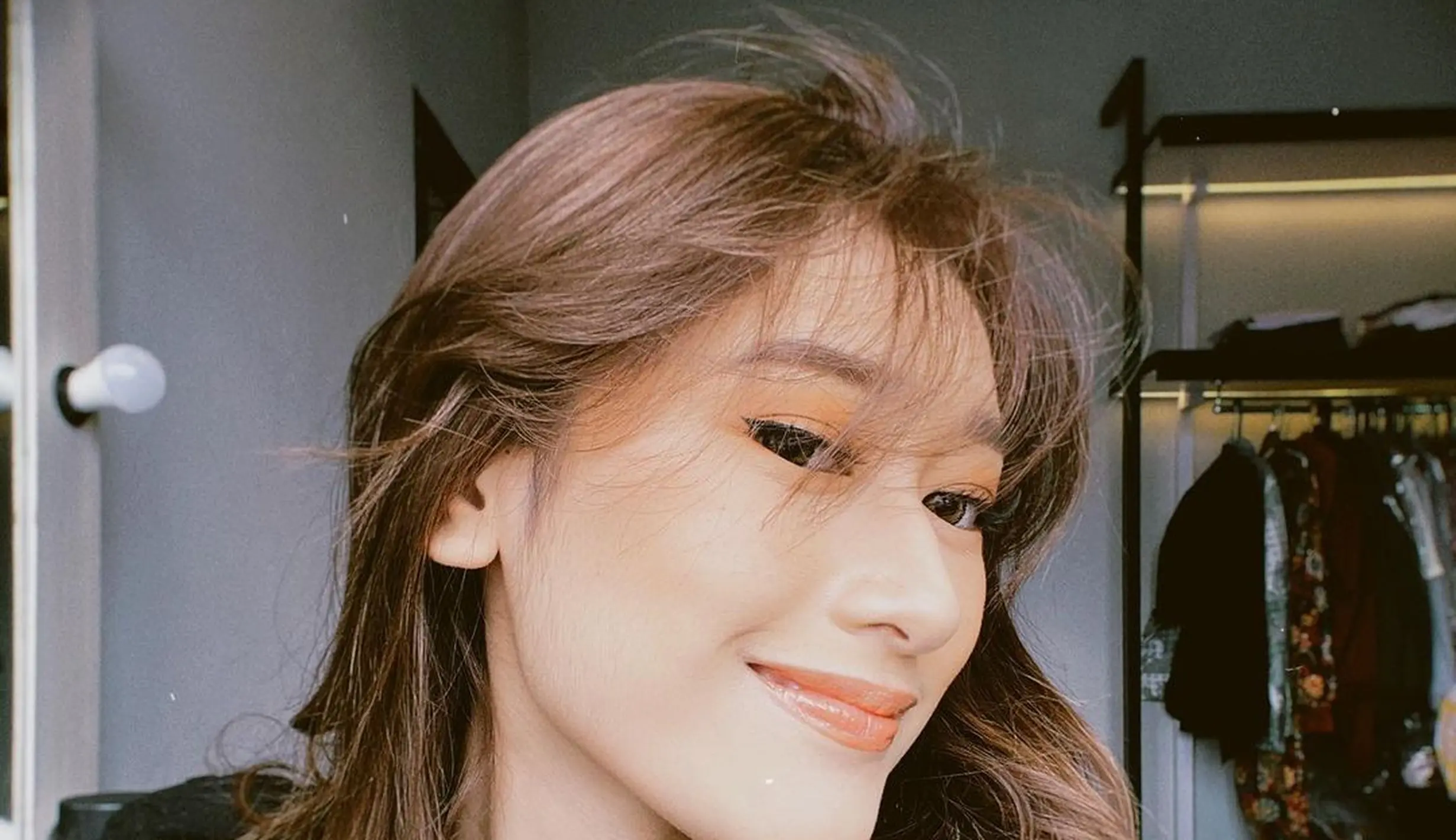 Potret Amanda Caesa saat Pamer Senyum Manisnya, Bikin Meleleh Deh ...