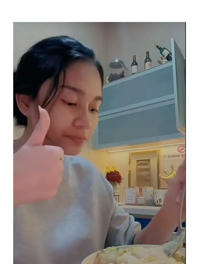 7 Potret Azizah Salsha Saat Masak, Netizen: Siap Bikin Sarapan Buat Arhan - Hot Liputan6.com