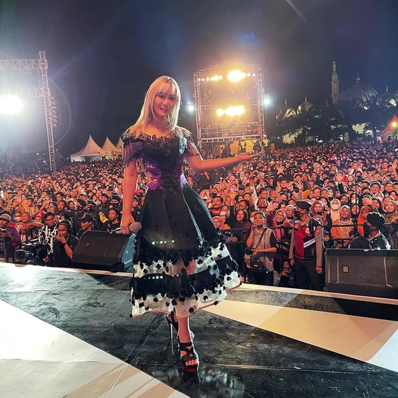 Inul Daratista Makin Ramping dan Imut, Intip 9 Potret Terbarunya ...