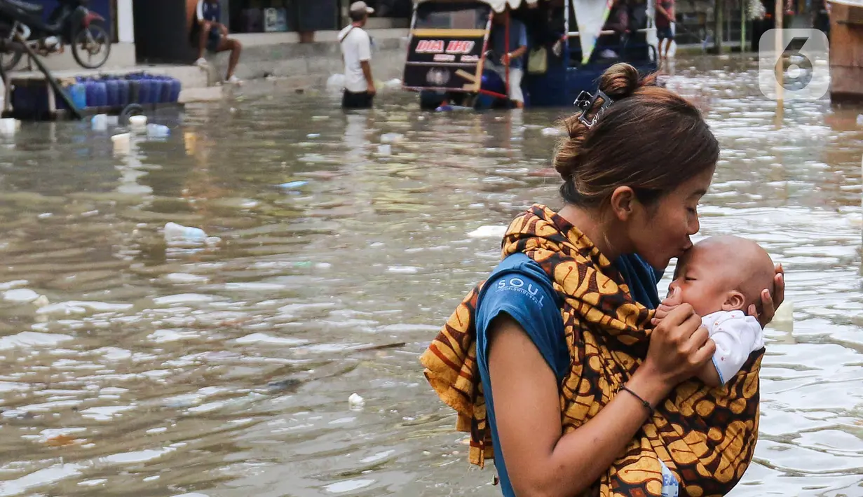 Banjir Rob, Enam RT dan Dua Ruas Jalan di Jakarta Utara Terendam Air - Foto Liputan6.com