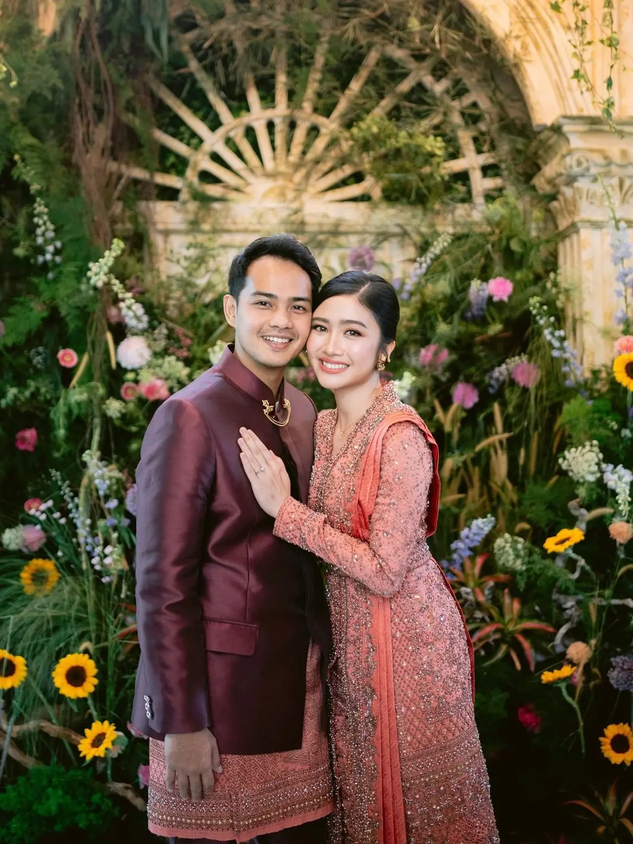 7 Potret Tunangan Febby Rastanty dan Kekasih yang Seorang Polisi ...