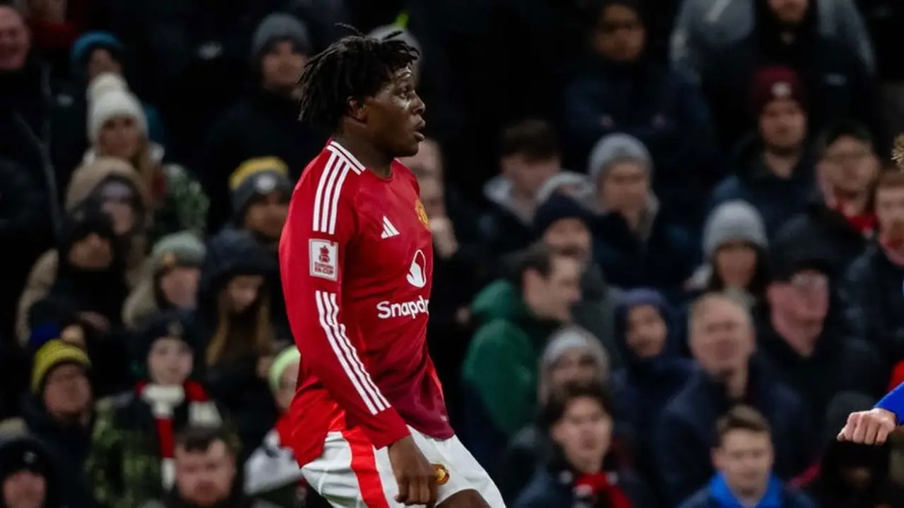Patrick Dorgu Resmi Ganti Nama di Jersey MU - Inggris Bola.com