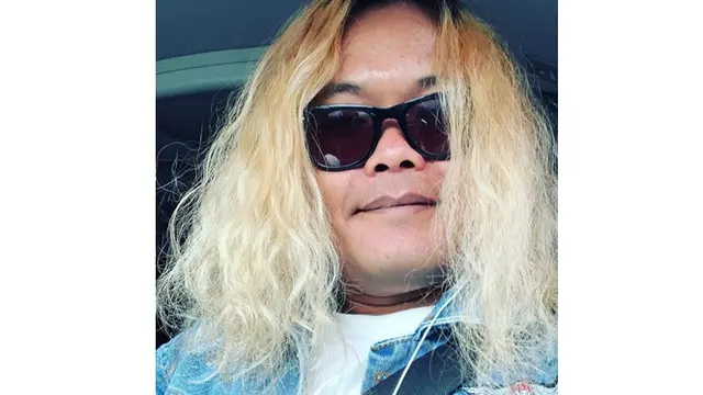 6 Gaya Sule dengan Rambut Terurai yang Bikin Pangling - Hot Liputan6.com