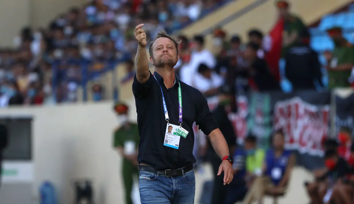 Foto: Reaksi Shin Tae-yong dan Alexandre Polking terhadap Wasit saat ...