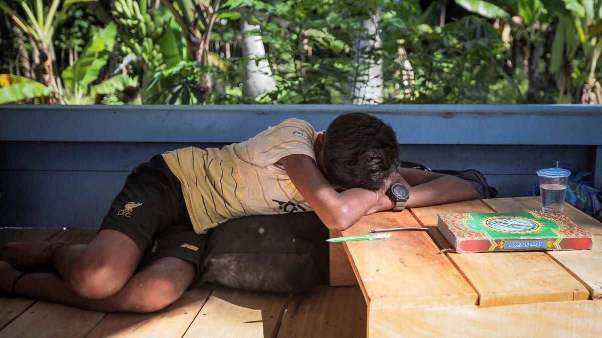 Wajah Lelah Pengungsi Rohingya Saat Tiba di Aceh - Foto Liputan6.com