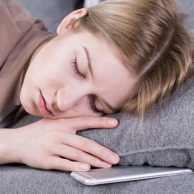 Alasan Mengapa Kita Tidak Boleh Menggunakan HP Sebagai Alarm - Tampil ...