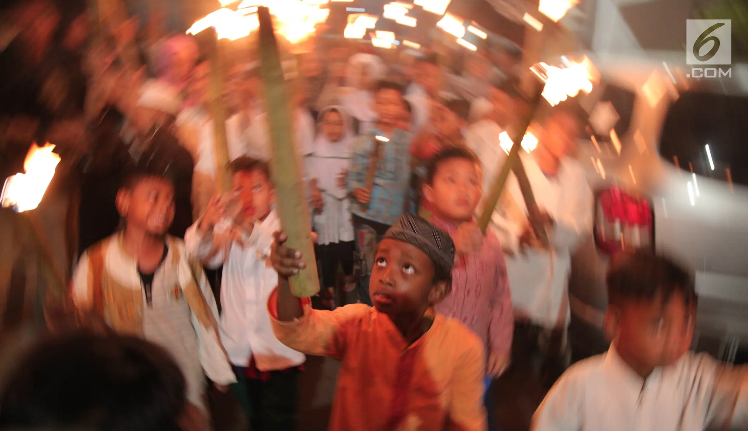 PHOTO: Kemeriahan Pawai Obor Sambut Tahun Baru Islam 1439 H - Foto ...