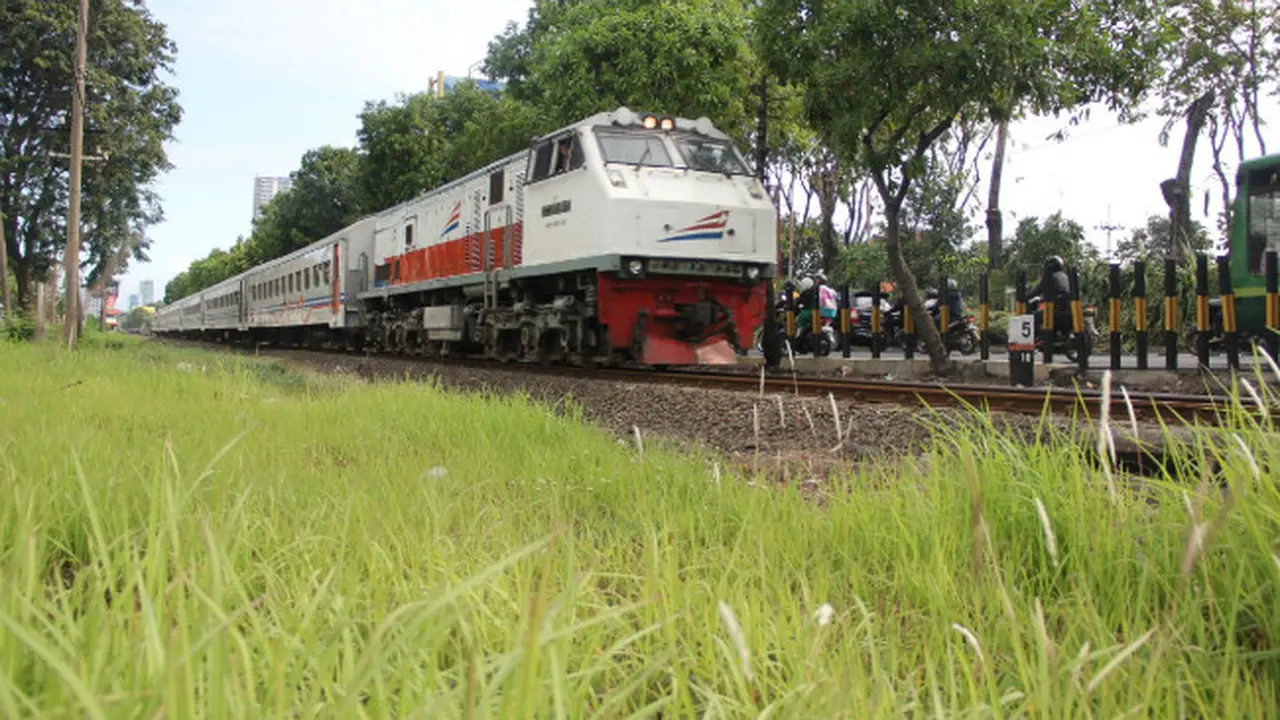 Promo HUT RI ke-75, KAI Daop 7 Madiun Beri Diskon Tiket hingga 25 Persen - Surabaya Liputan6.com