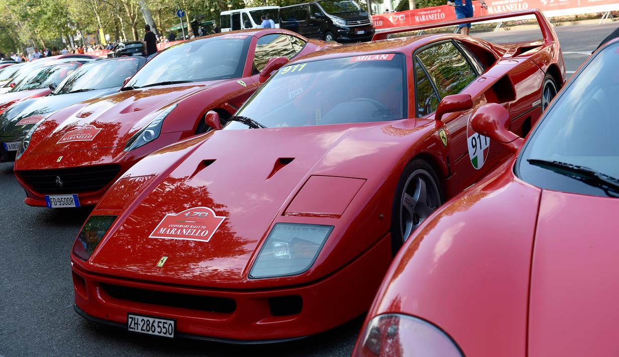 PHOTO: Rayakan HUT ke-70, Ratusan Mobil Mewah Ferrari Dipamerkan di Milan