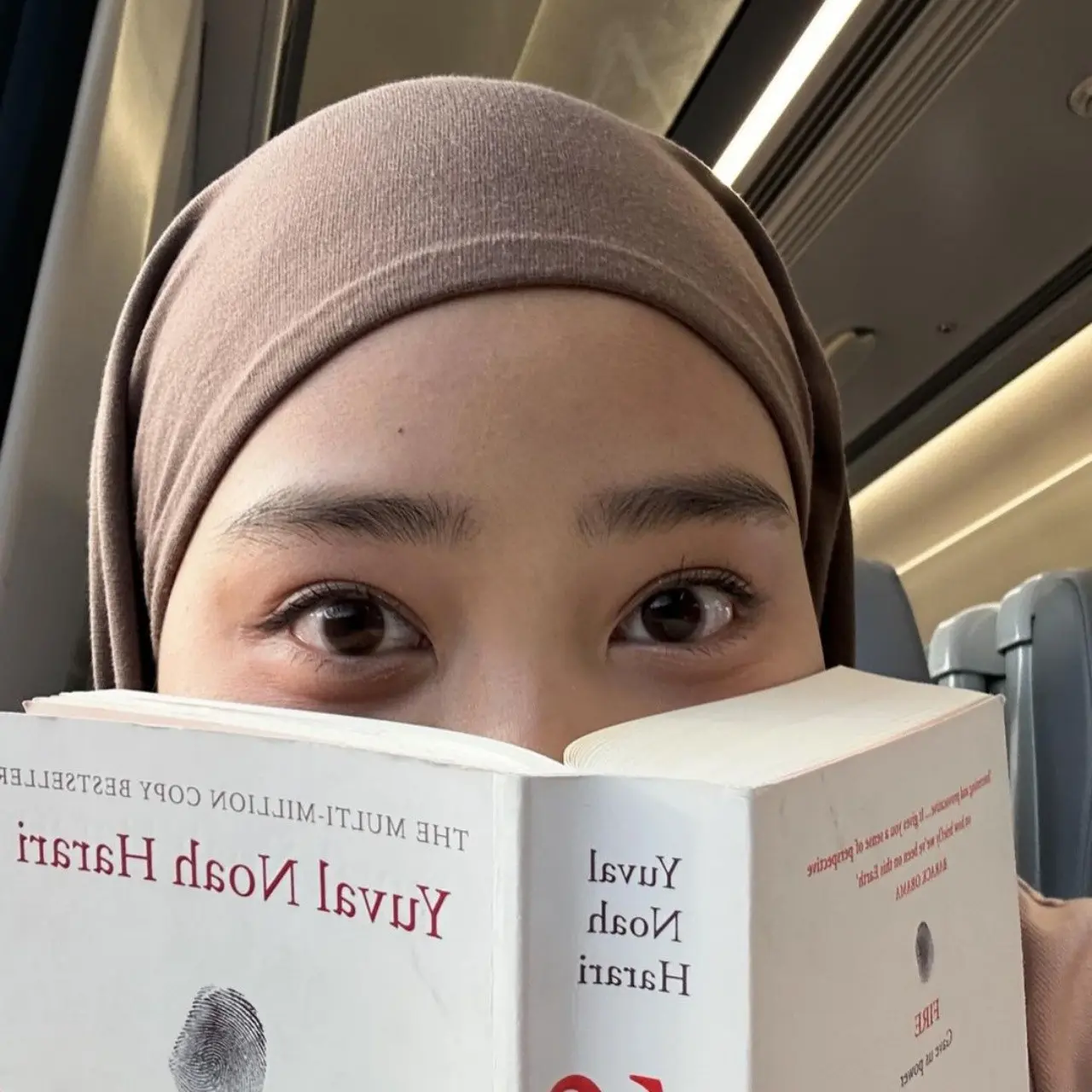 Buku Bacaan Zara Anak Ridwan Kamil Kembali Disorot Usai Putuskan Lepas Hijab - Lifestyle ...