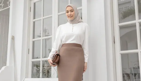 7 Potret Cantik Fuji dalam Balutan Hijab yang Bikin Pangling, Pesonanya Makin Adem - Islami ...