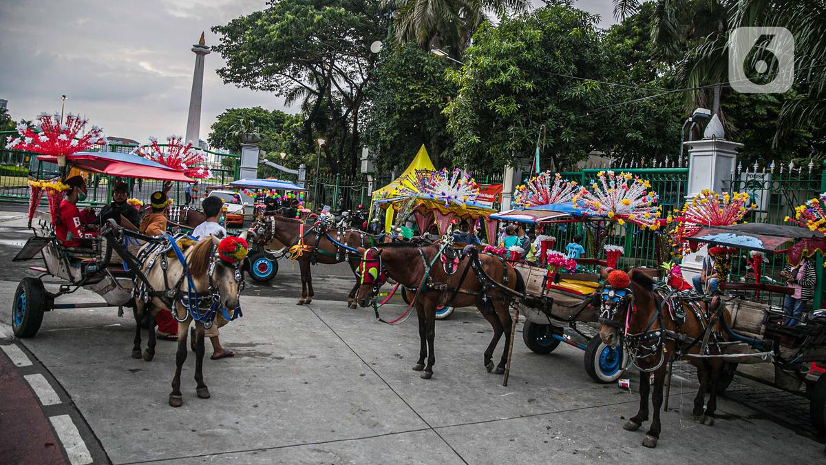 FOTO: Nasib Kusir Delman Saat Monas Tutup di Malam Pergantian Tahun ...