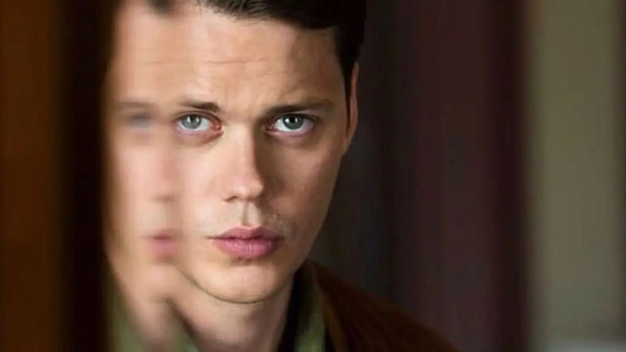 Jadi Sosok Badut Menyeramkan di Film IT, Ini 6 Potret Bill Skarsgard ...